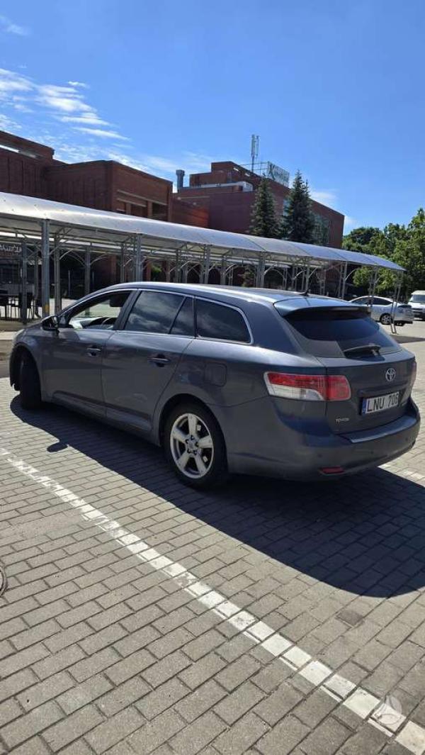 Grey Toyota Avensis 2009 in Vilnius, with an engine capacity of 1.80 L and mileage of 301 thousand km for 3700 €, photo 2 on AUTOMOTO.COM.LV