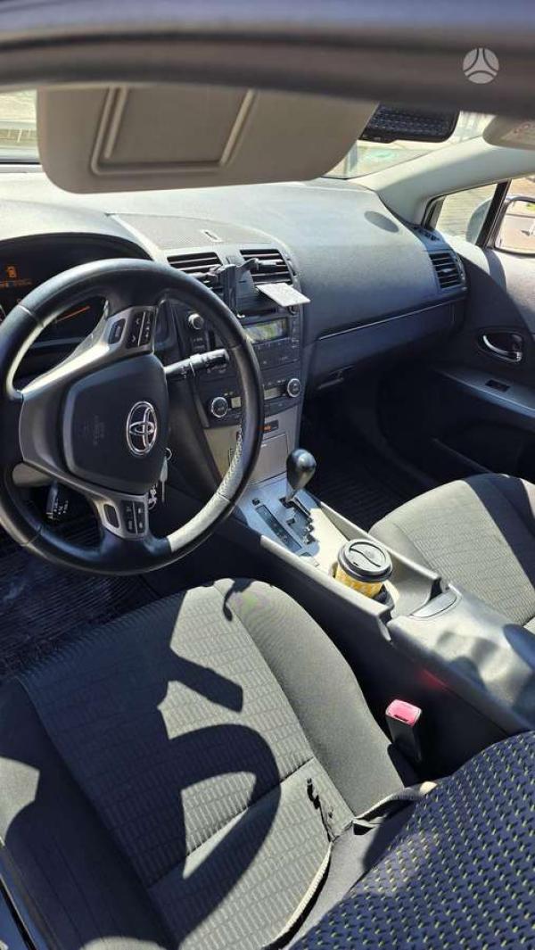 Grey Toyota Avensis 2009 in Vilnius, with an engine capacity of 1.80 L and mileage of 301 thousand km for 3700 €, photo 8 on AUTOMOTO.COM.LV