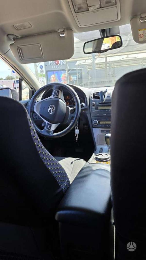 Grey Toyota Avensis 2009 in Vilnius, with an engine capacity of 1.80 L and mileage of 301 thousand km for 3700 €, photo 9 on AUTOMOTO.COM.LV