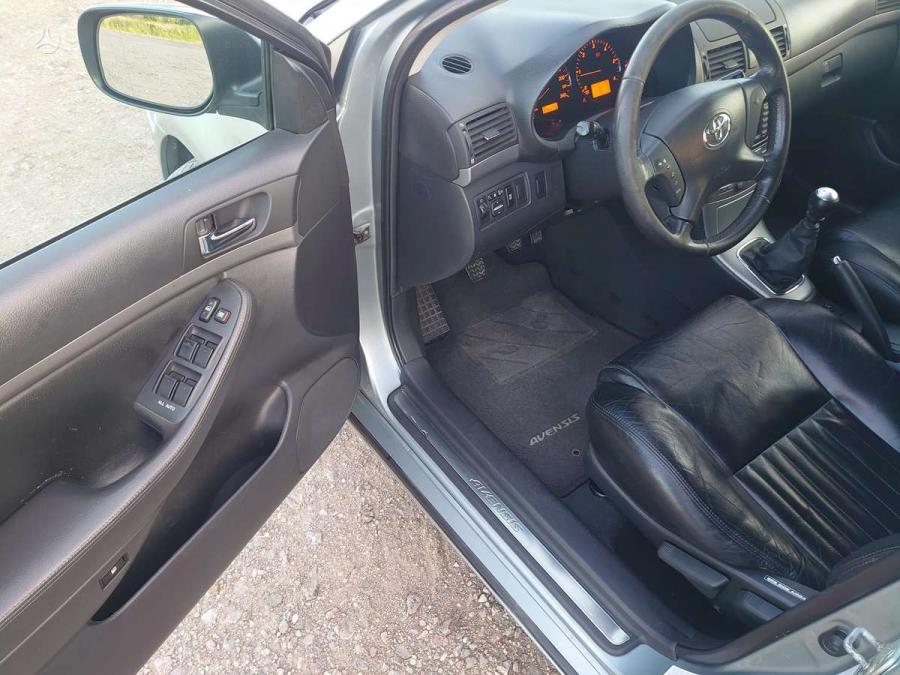 Grey Toyota Avensis 2009 in Vilnius, with an engine capacity of 2.00 L and mileage of 347 thousand km for 2400 €, photo 12 on AUTOMOTO.COM.LV