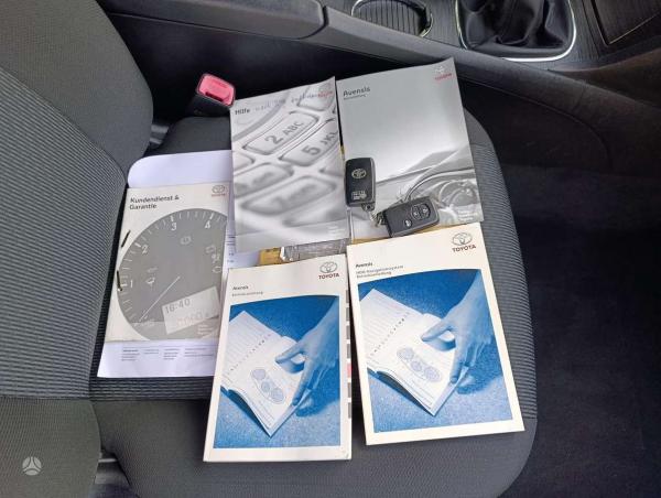 Grey Toyota Avensis 2009 in Vilnius, with an engine capacity of 2.23 L and mileage of 245 thousand km for 4200 €, photo 5 on AUTOMOTO.COM.LV