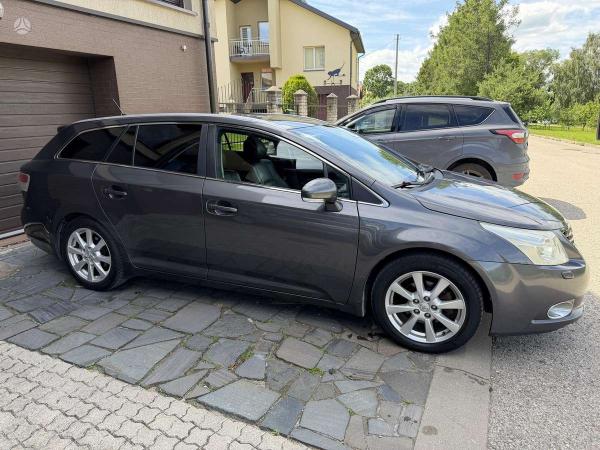 Grey Toyota Avensis 2009 in Alytus, with an engine capacity of 2.00 L and mileage of 252 thousand km for 4850 €, photo 9 on AUTOMOTO.COM.LV