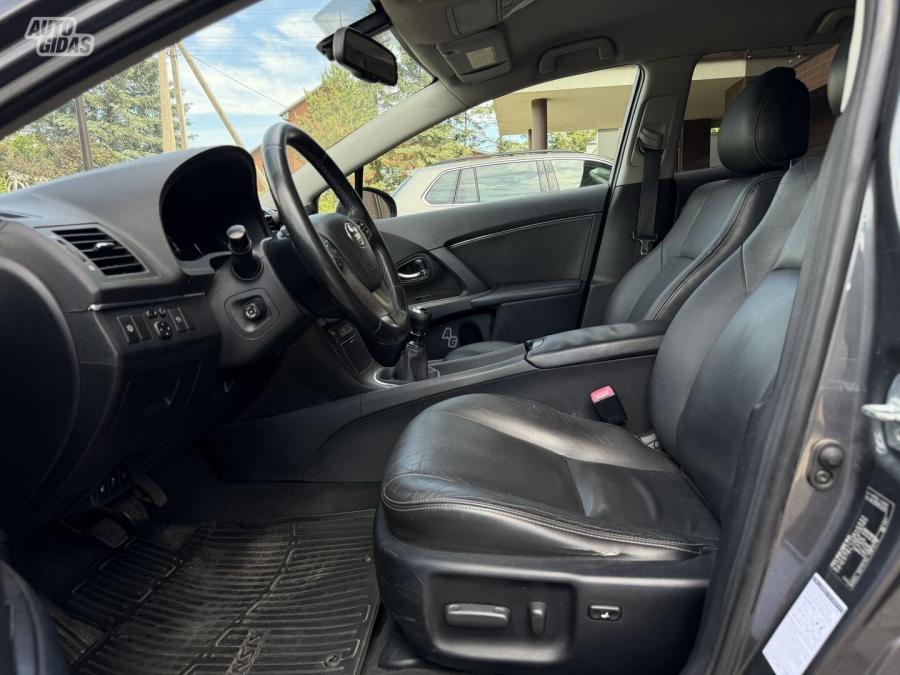 Grey Toyota Avensis 2009 in Alytus, with an engine capacity of 2.00 L and mileage of 252 thousand km for 4850 €, photo 21 on AUTOMOTO.COM.LV