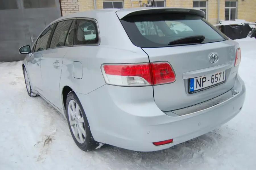 Pelēks Toyota Avensis 2009 Jēkabpils, ar dzinēja tilpumu 2.20 L un nobraukumu 255 tūkst. km par 5770 €, foto 8 vietnē AUTOMOTO.COM.LV