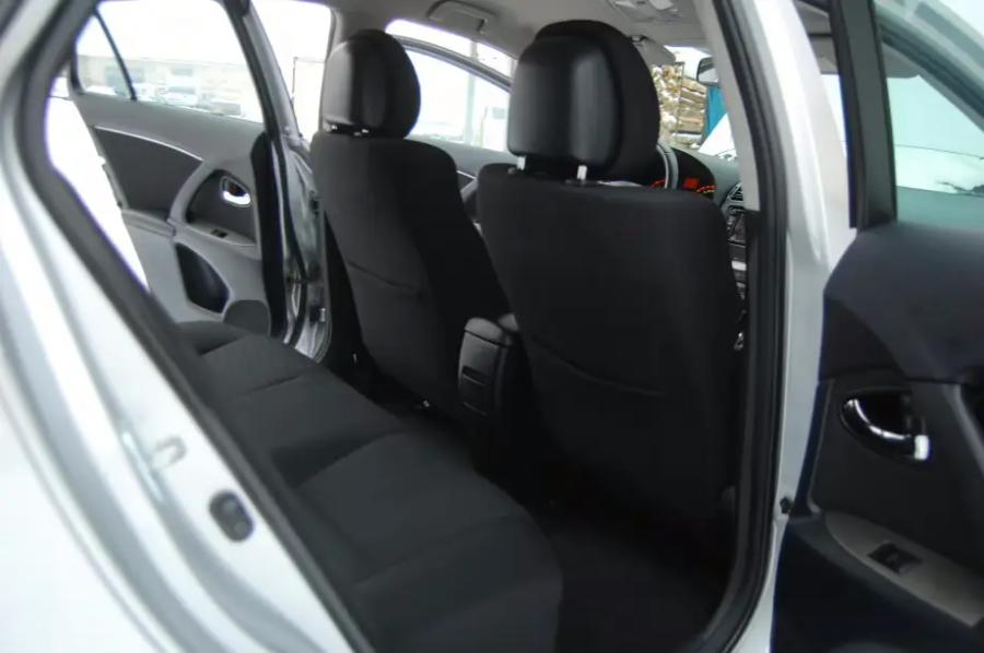 Pelēks Toyota Avensis 2009 Jēkabpils, ar dzinēja tilpumu 2.20 L un nobraukumu 255 tūkst. km par 5770 €, foto 13 vietnē AUTOMOTO.COM.LV