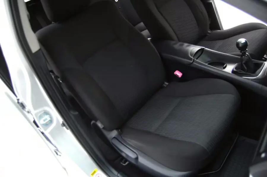Pelēks Toyota Avensis 2009 Jēkabpils, ar dzinēja tilpumu 2.20 L un nobraukumu 255 tūkst. km par 5770 €, foto 15 vietnē AUTOMOTO.COM.LV