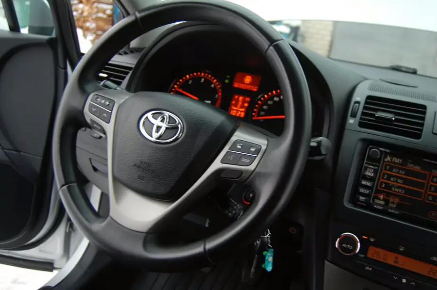 Pelēks Toyota Avensis 2009 Jēkabpils, ar dzinēja tilpumu 2.20 L un nobraukumu 255 tūkst. km par 5770 €, foto 18 vietnē AUTOMOTO.COM.LV