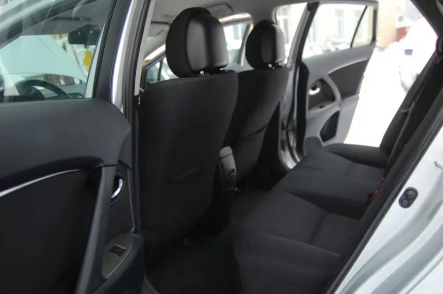 Pelēks Toyota Avensis 2009 Jēkabpils, ar dzinēja tilpumu 2.20 L un nobraukumu 255 tūkst. km par 5770 €, foto 19 vietnē AUTOMOTO.COM.LV