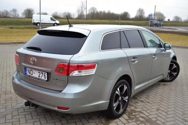 Pelēks Toyota Avensis 2009 Jēkabpils, ar dzinēja tilpumu 2.00 L un nobraukumu 213 tūkst. km par 6100 €, foto 2 vietnē AUTOMOTO.COM.LV