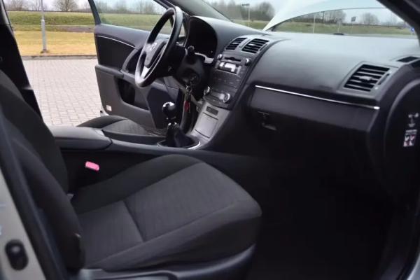 Pelēks Toyota Avensis 2009 Jēkabpils, ar dzinēja tilpumu 2.00 L un nobraukumu 213 tūkst. km par 6100 €, foto 8 vietnē AUTOMOTO.COM.LV