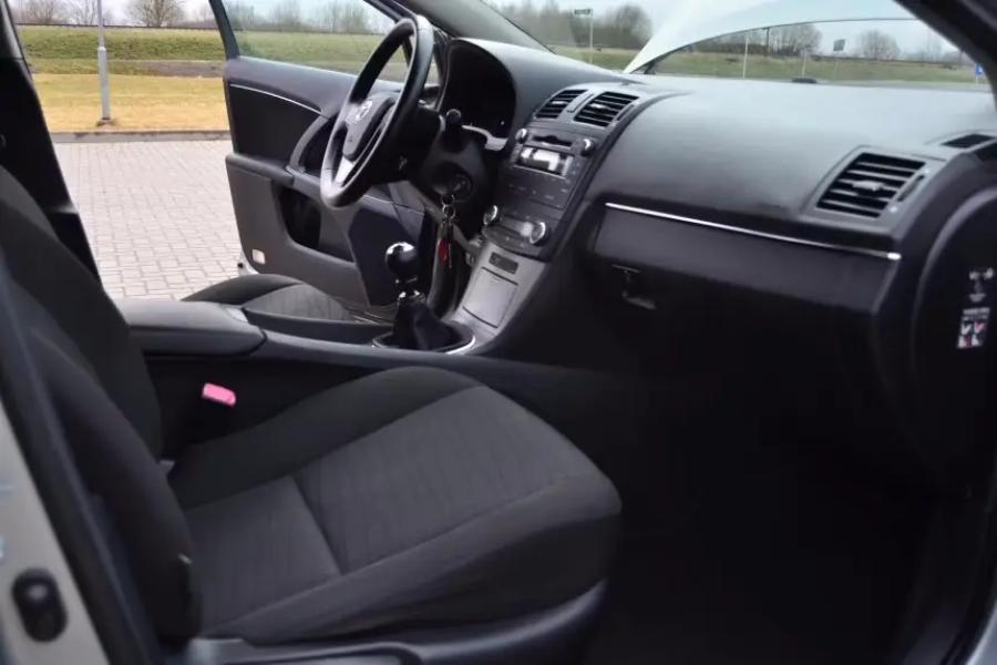 Pelēks Toyota Avensis 2009 Jēkabpils, ar dzinēja tilpumu 2.00 L un nobraukumu 213 tūkst. km par 6100 €, foto 9 vietnē AUTOMOTO.COM.LV