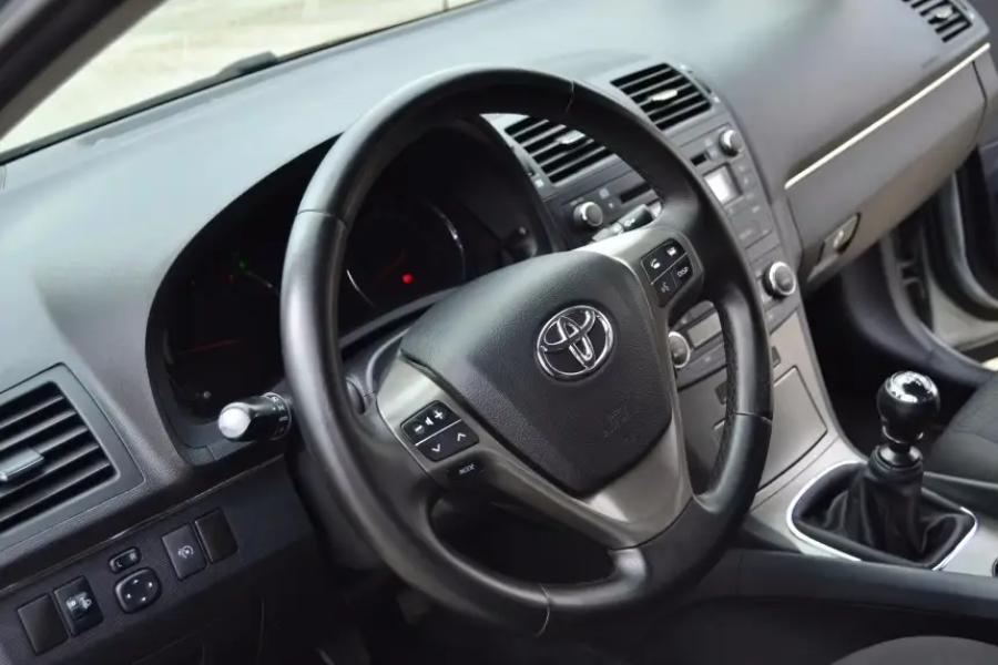 Pelēks Toyota Avensis 2009 Jēkabpils, ar dzinēja tilpumu 2.00 L un nobraukumu 213 tūkst. km par 6100 €, foto 10 vietnē AUTOMOTO.COM.LV