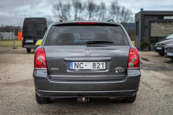 Серый Тойота Авенсис 2009 в Лиепая, объемом двигателя 2.00 л и пробегом 215 тыс. км за 4650 €, фото 3 на AUTOMOTO.COM.LV