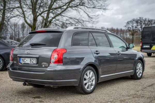 Серый Тойота Авенсис 2009 в Лиепая, объемом двигателя 2.00 л и пробегом 215 тыс. км за 4650 €, фото 4 на AUTOMOTO.COM.LV