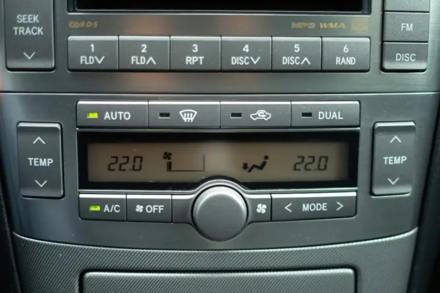 Серый Тойота Авенсис 2009 в Лиепая, объемом двигателя 2.00 л и пробегом 215 тыс. км за 4650 €, фото 16 на AUTOMOTO.COM.LV