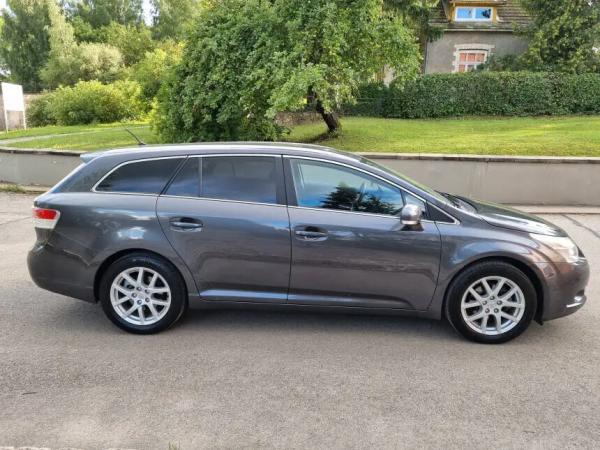 Grey Toyota Avensis 2009 in Jekabpils, with an engine capacity of 2.00 L and mileage of 288 thousand km for 4990 €, photo 5 on AUTOMOTO.COM.LV