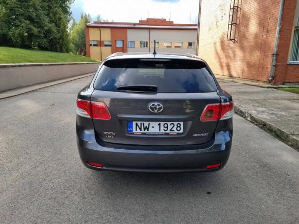 Grey Toyota Avensis 2009 in Jekabpils, with an engine capacity of 2.00 L and mileage of 288 thousand km for 4990 €, photo 9 on AUTOMOTO.COM.LV