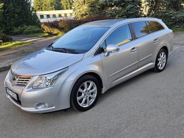 Grey Toyota Avensis 2009 in Jekabpils, with an engine capacity of 2.20 L and mileage of 284 thousand km for 4200 €, photo 1 on AUTOMOTO.COM.LV