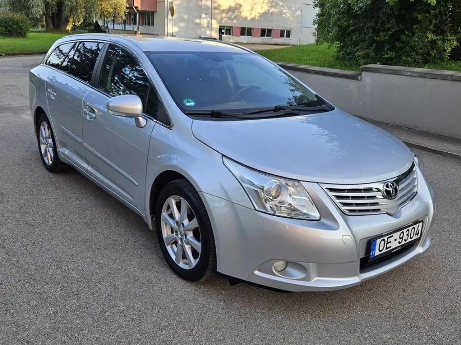 Grey Toyota Avensis 2009 in Jekabpils, with an engine capacity of 2.20 L and mileage of 284 thousand km for 4200 €, photo 5 on AUTOMOTO.COM.LV