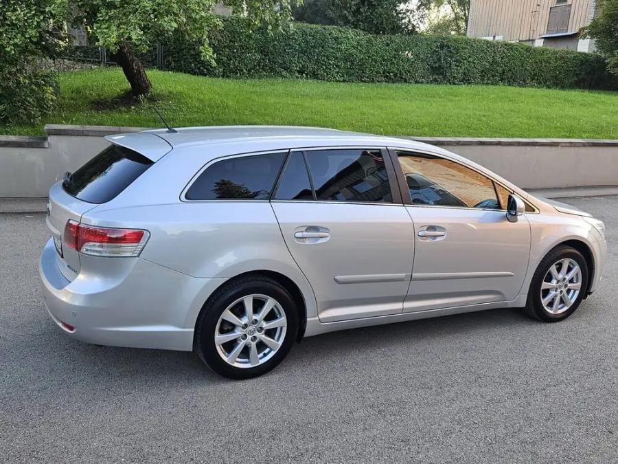 Grey Toyota Avensis 2009 in Jekabpils, with an engine capacity of 2.20 L and mileage of 284 thousand km for 4200 €, photo 8 on AUTOMOTO.COM.LV