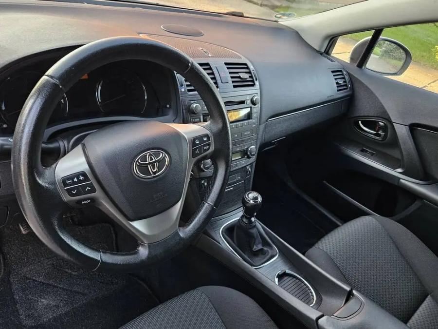 Grey Toyota Avensis 2009 in Jekabpils, with an engine capacity of 2.20 L and mileage of 284 thousand km for 4200 €, photo 13 on AUTOMOTO.COM.LV