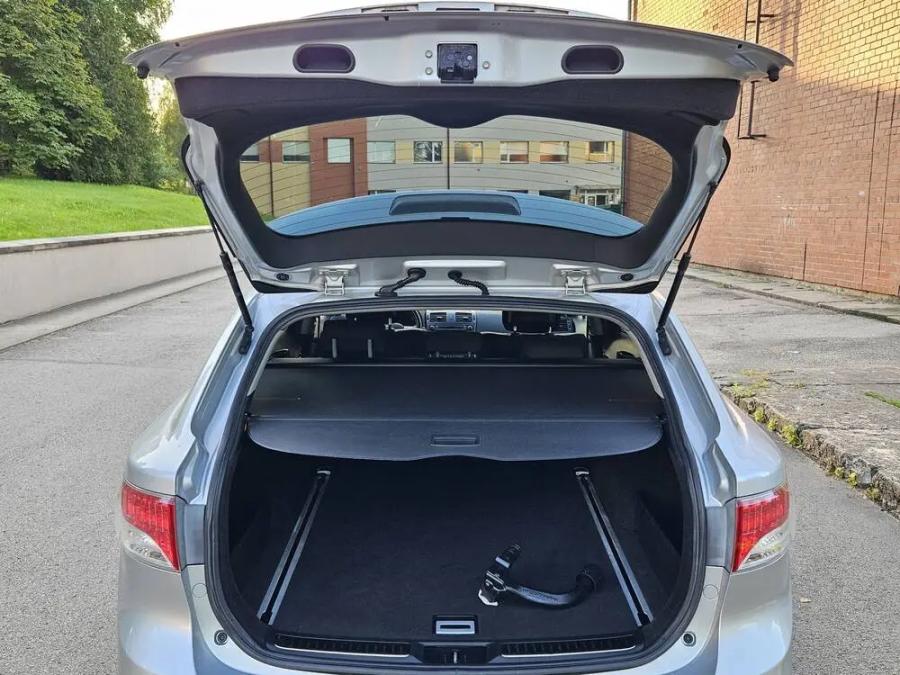 Grey Toyota Avensis 2009 in Jekabpils, with an engine capacity of 2.20 L and mileage of 284 thousand km for 4200 €, photo 19 on AUTOMOTO.COM.LV