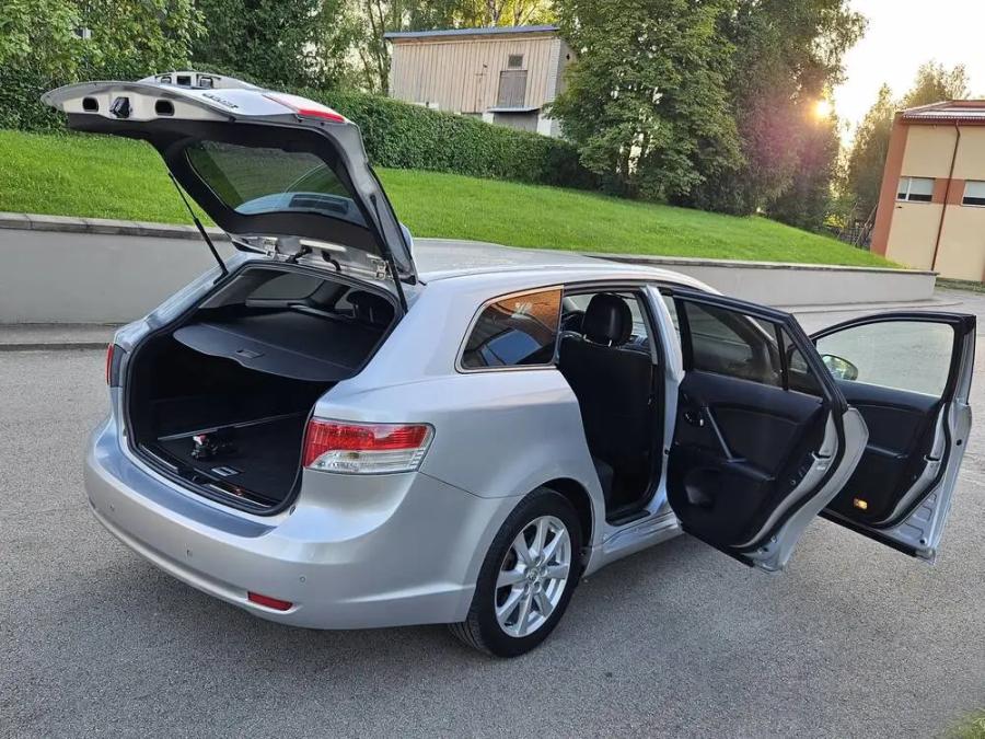 Grey Toyota Avensis 2009 in Jekabpils, with an engine capacity of 2.20 L and mileage of 284 thousand km for 4200 €, photo 22 on AUTOMOTO.COM.LV