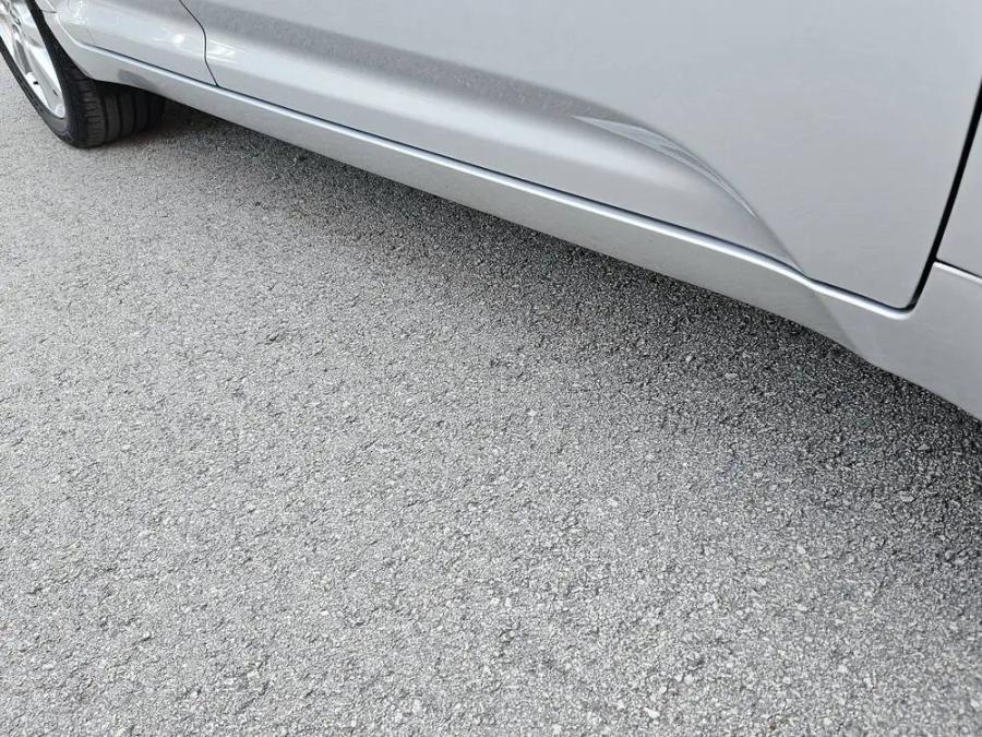 Grey Toyota Avensis 2009 in Jekabpils, with an engine capacity of 2.20 L and mileage of 284 thousand km for 4200 €, photo 28 on AUTOMOTO.COM.LV