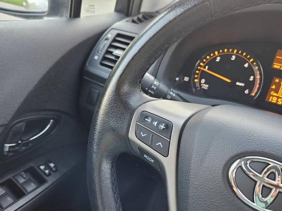 Grey Toyota Avensis 2009 in Jekabpils, with an engine capacity of 2.20 L and mileage of 284 thousand km for 4200 €, photo 32 on AUTOMOTO.COM.LV