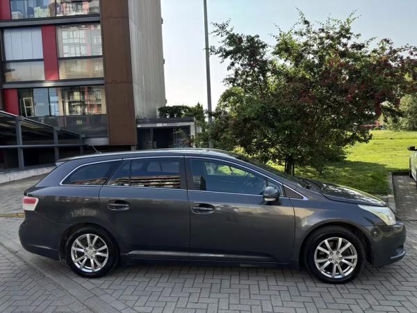 Grey Toyota Avensis 2009 in Riga, with an engine capacity of 2.00 L and mileage of 359 thousand km for 2890 €, photo 3 on AUTOMOTO.COM.LV
