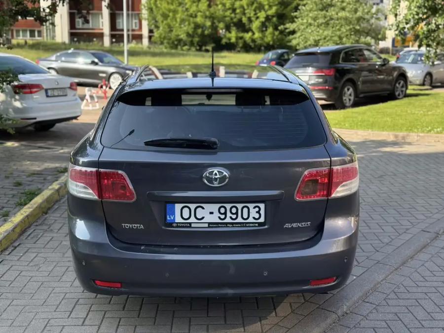 Pelēks Toyota Avensis 2009 Rīga, ar dzinēja tilpumu 2.00 L un nobraukumu 359 tūkst. km par 2890 €, foto 5 vietnē AUTOMOTO.COM.LV