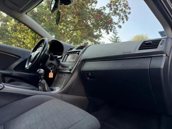 Grey Toyota Avensis 2009 in Riga, with an engine capacity of 2.00 L and mileage of 359 thousand km for 2890 €, photo 8 on AUTOMOTO.COM.LV