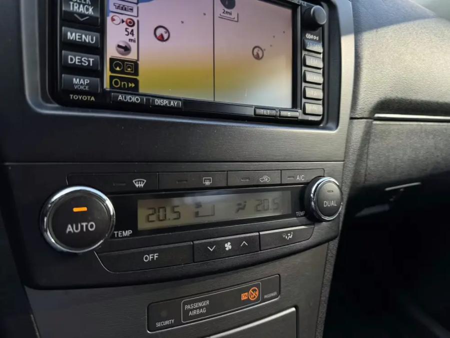 Pelēks Toyota Avensis 2009 Rīga, ar dzinēja tilpumu 2.00 L un nobraukumu 359 tūkst. km par 2890 €, foto 12 vietnē AUTOMOTO.COM.LV