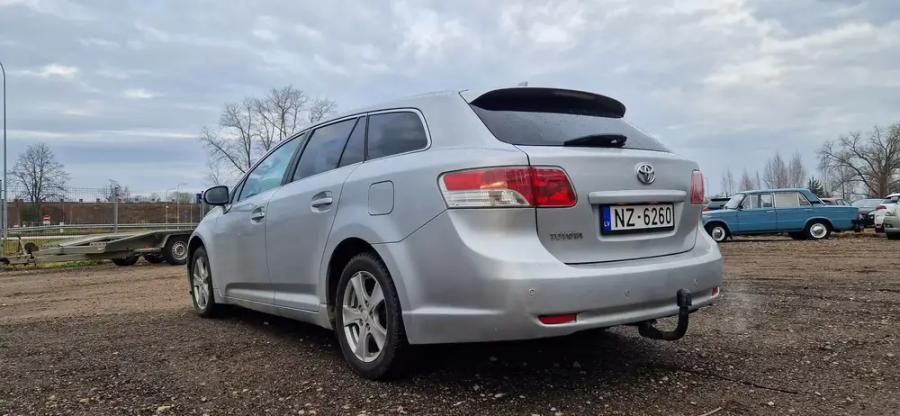 Grey Toyota Avensis 2009 in Daugavpils, with an engine capacity of 2.00 L and mileage of 285 thousand km for 4250 €, photo 4 on AUTOMOTO.COM.LV