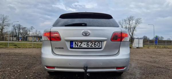 Grey Toyota Avensis 2009 in Daugavpils, with an engine capacity of 2.00 L and mileage of 285 thousand km for 4250 €, photo 4 on AUTOMOTO.COM.LV