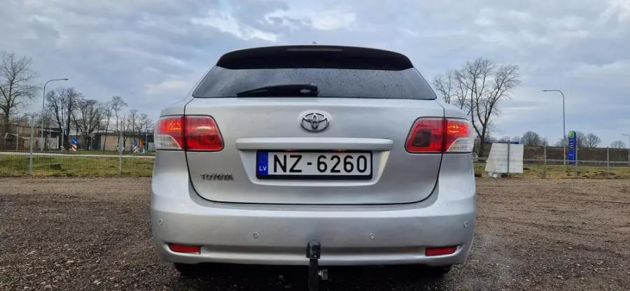 Grey Toyota Avensis 2009 in Daugavpils, with an engine capacity of 2.00 L and mileage of 285 thousand km for 4250 €, photo 5 on AUTOMOTO.COM.LV