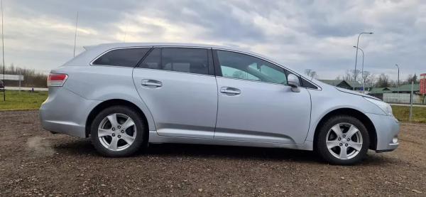 Grey Toyota Avensis 2009 in Daugavpils, with an engine capacity of 2.00 L and mileage of 285 thousand km for 4250 €, photo 6 on AUTOMOTO.COM.LV