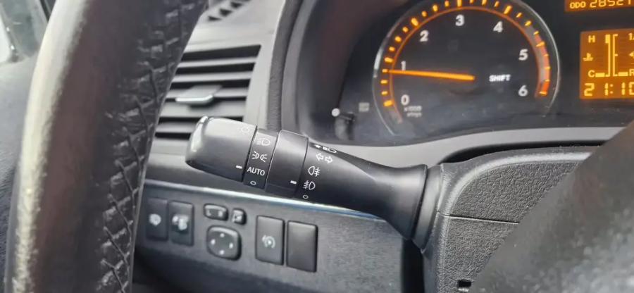 Grey Toyota Avensis 2009 in Daugavpils, with an engine capacity of 2.00 L and mileage of 285 thousand km for 4250 €, photo 14 on AUTOMOTO.COM.LV