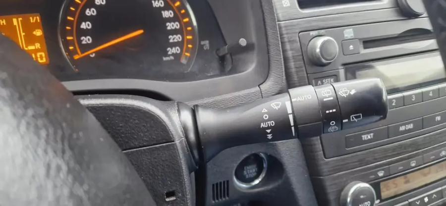 Grey Toyota Avensis 2009 in Daugavpils, with an engine capacity of 2.00 L and mileage of 285 thousand km for 4250 €, photo 15 on AUTOMOTO.COM.LV