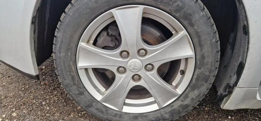 Grey Toyota Avensis 2009 in Daugavpils, with an engine capacity of 2.00 L and mileage of 285 thousand km for 4250 €, photo 30 on AUTOMOTO.COM.LV