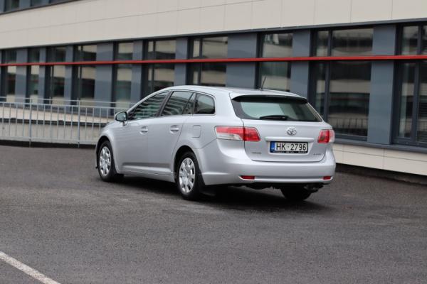 Grey Toyota Avensis 2009 in Riga, with an engine capacity of 2.00 L and mileage of 280 thousand km for 2380 €, photo 3 on AUTOMOTO.COM.LV