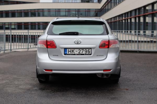Grey Toyota Avensis 2009 in Riga, with an engine capacity of 2.00 L and mileage of 280 thousand km for 2380 €, photo 4 on AUTOMOTO.COM.LV