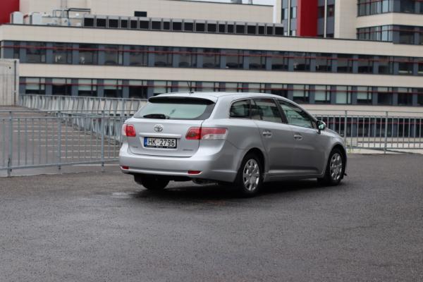 Grey Toyota Avensis 2009 in Riga, with an engine capacity of 2.00 L and mileage of 280 thousand km for 2380 €, photo 5 on AUTOMOTO.COM.LV