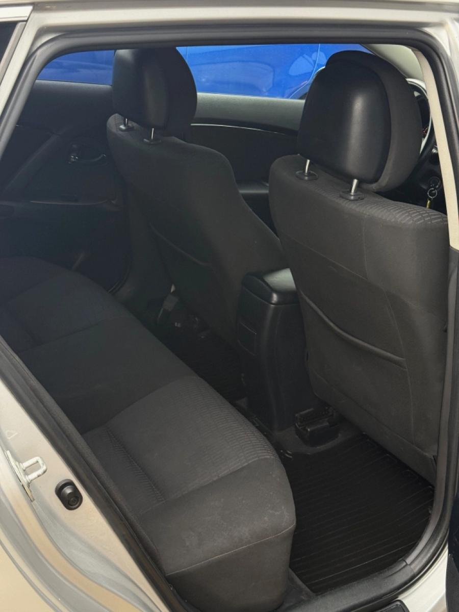 Pelēks Toyota Avensis 2009 Rīga, ar dzinēja tilpumu 2.00 L un nobraukumu 280 tūkst. km par 2380 €, foto 12 vietnē AUTOMOTO.COM.LV