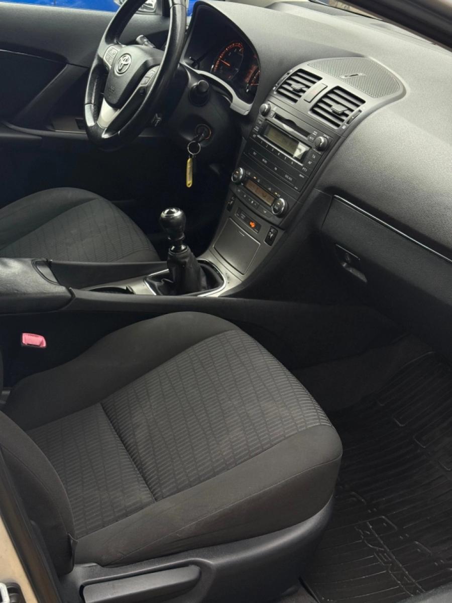 Pelēks Toyota Avensis 2009 Rīga, ar dzinēja tilpumu 2.00 L un nobraukumu 280 tūkst. km par 2380 €, foto 14 vietnē AUTOMOTO.COM.LV