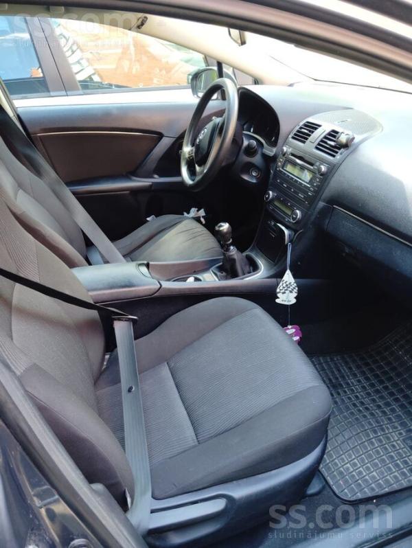 Pelēks Toyota Avensis 2009 Rīga, ar dzinēja tilpumu 2.00 L un nobraukumu 300 tūkst. km par 2500 €, foto 3 vietnē AUTOMOTO.COM.LV