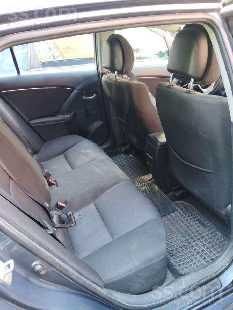 Pelēks Toyota Avensis 2009 Rīga, ar dzinēja tilpumu 2.00 L un nobraukumu 300 tūkst. km par 2500 €, foto 5 vietnē AUTOMOTO.COM.LV