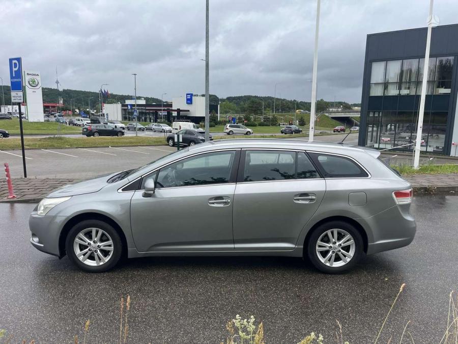 Grey Toyota Avensis 2009 in Vilnius, with an engine capacity of 1.80 L and mileage of 238 thousand km for 5650 €, photo 9 on AUTOMOTO.COM.LV