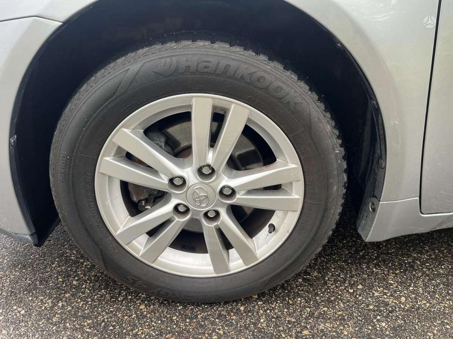 Grey Toyota Avensis 2009 in Vilnius, with an engine capacity of 1.80 L and mileage of 238 thousand km for 5650 €, photo 13 on AUTOMOTO.COM.LV