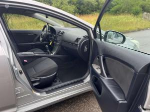 Grey Toyota Avensis 2009 in Vilnius, with an engine capacity of 1.80 L and mileage of 238 thousand km for 5650 €, photo 15 on AUTOMOTO.COM.LV